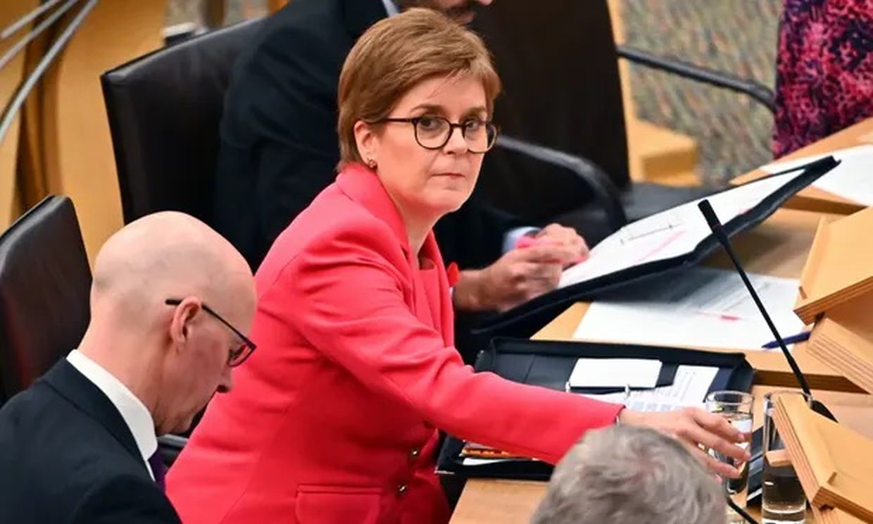 Nicola Sturgeon is revealing an appalling naivety over trans rights ...